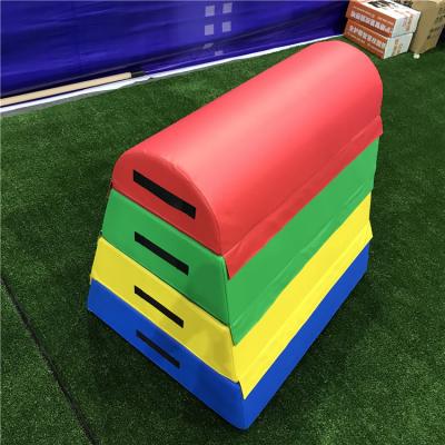 中国 屋内柔らかい体操の折りたたみの台形の形のマットのParkourの体育館のマット 販売のため