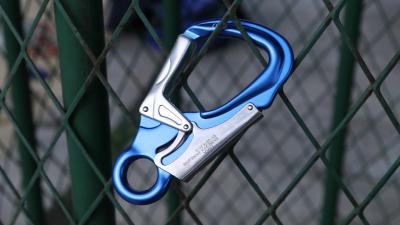 中国 耐久的で強い登山フック 野外での冒険のために必須 販売のため