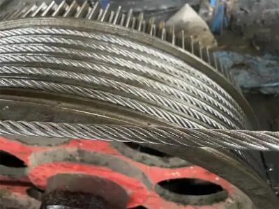 Китай OEM 400ft T316 1/8 "Авиационный кабель Вплетенный стальной кабельный проволока 7x7 Тип 316 Нержавеющая сталь для палубного перила продается