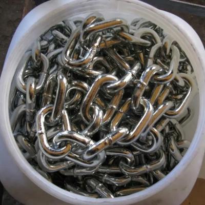 Cina DIN5685A/C Ferro e acciaio inossidabile per apparecchiature marittime Catena saldata a collegamento corto e lungo Catena di trascinamento e trasporto in vendita