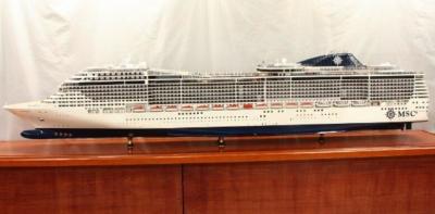 Cina Modelli di nave da crociera professionali del MSC Divina della riproduzione con il materiale di rivestimento di Woodiness in vendita