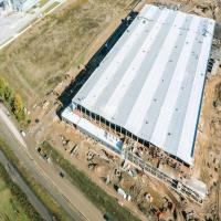 China Quick Assembly Pre Engineered Steel Building Structure Wide Span Prefabricated Building for sale