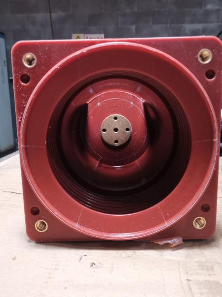 4000A 24kV HV スプートエポキシ樹脂隔熱器,5穴のエポキシ樹脂鋳型ブッシング