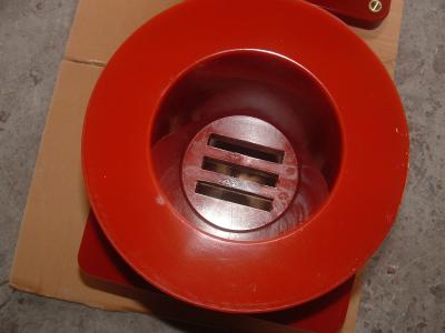 Cina Resina epossidica da 36kv attraverso il muro Isolamento di buche Proteggere il busbar di rame in interruttore per tre fori in vendita