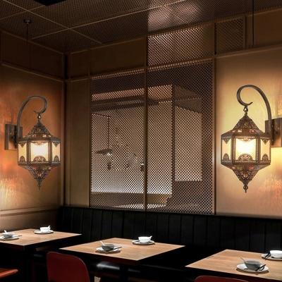 Cina Luce da parete in rame d'epoca decorativa per interni con materiale del corpo della lampada in vetro di rame in vendita