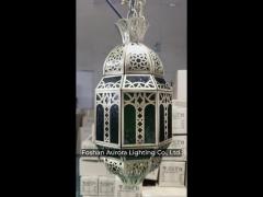 Lampada da tavolo in rame d'epoca decorativa con corpo colorato