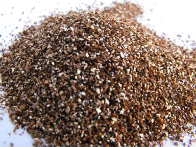 China Yellow expanded vermiculite for sale