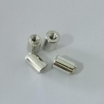 Cina SMTSO-M2.5 Distanza di blocco in acciaio in lega per superficie di saldatura placcata in stagno montaggio PCB vendita in vendita