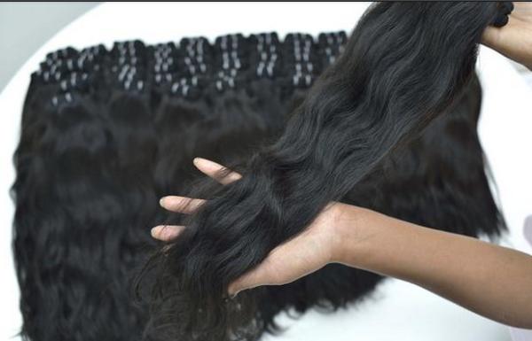 Bewegen kambodschanisches Jungfrau-Haar Remy Human Double Wefts lose natürliches Schwarzes wellenartig