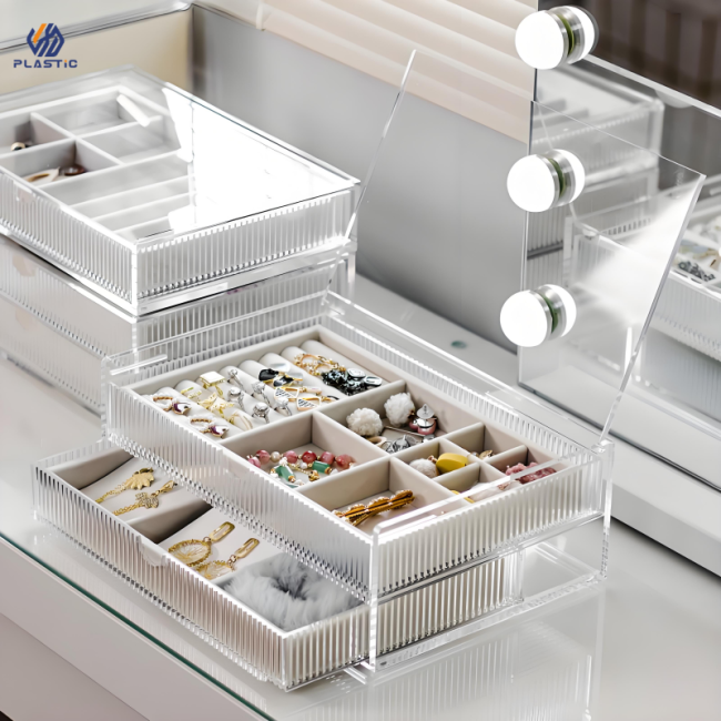 Acrylic box with jewelry organization