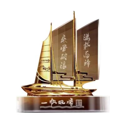 China Honor Of Crystal 3d Laser Engraved Crystal Clear Trophy Antique Model Crystal Sailing Boat Model for sale