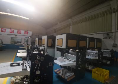 Cina Shoebox di lusso che fa macchina L5981XW3182XH2103mm con l'incollatura del posizionamento in vendita