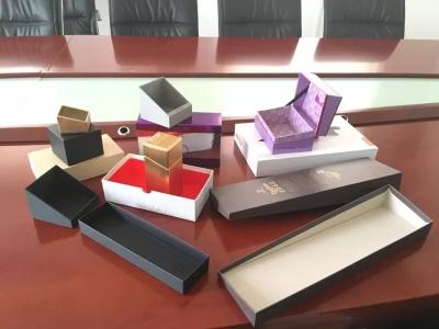 Cina Larghezze macchina rigida automatica dell'incartonamento di 400mm - di 60 in vendita