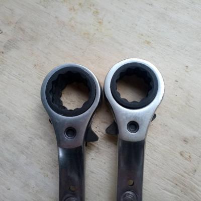 China Con el extremo de la manivela de doble hexágono reversible, con una toma de dos tamaños, de 21 mm y 24 mm, para andamios, con llave de cruce en venta