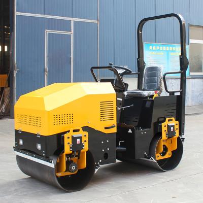 中国 チェンジハイエンジン付きのフル水力 2トンの乗用式ダブルドラム振動ロールコンパクター 販売のため
