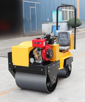 Cina Motore EPA 1 tonnellata di rullo vibratore per strada per un'elevata efficienza operativa nella compattazione della strada in vendita