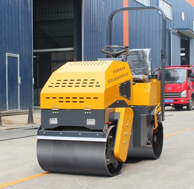 China Compactor de asfalto vibrante de 1 tonelada com rolos de tambor duplo e motor ChangchaiL12 à venda