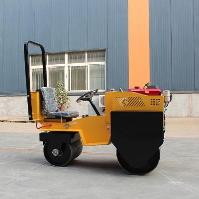 Cina Roller vibratore da 0,6 tonnellate Mini a doppio tamburo con motore CF178/R180 in vendita