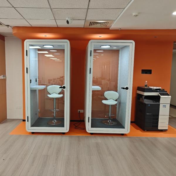 Quality A Soundproof Booth And Log Cabin By The Acoustic Booth For The Sleeping Meeting for sale