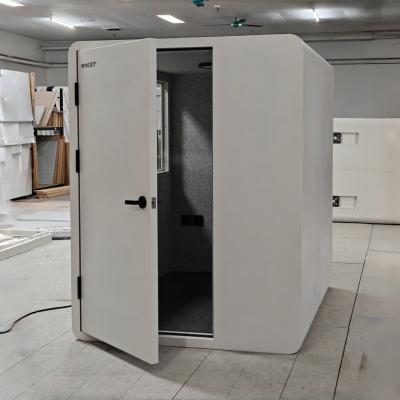 China Customizable Soundproof Booth Office Pod with STC35dB Sound Insulation and Built-in Ventilation System for sale