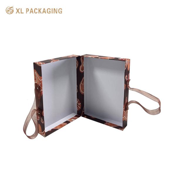 Quality Jewelry Cosmetic Gift Box 157gsm Art Paper Box Packaging Customized With Handle for sale