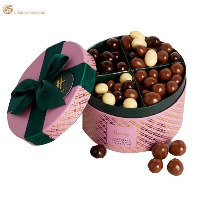 China Luxe roze cilinder chocolade doos stijf papier snoep macaron bovenste onderste buis verpakking met lint Te koop
