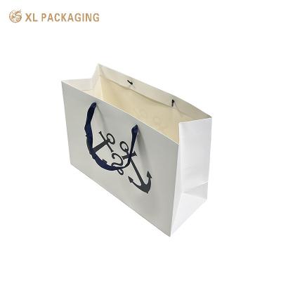Cina Sacchetti di imballaggio in carta bianca, carta di carta kraft, vestiti, scarpe, borsa da shopping con maniglia in vendita