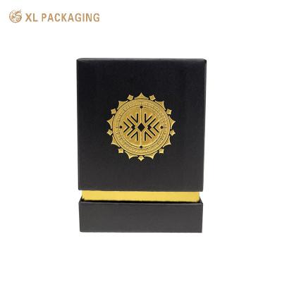 Cina Casella per profumi di lusso personalizzata, con coperchio e base, per la cura della pelle, per il regalo cosmetica, per la moda, per il profumo con timbro d'oro in vendita