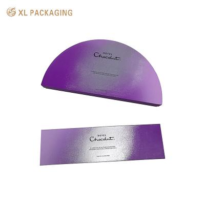 China Gepersonaliseerde half ronde papieren cadeaubon met invoegbare recycleerbare starre dozen met gouden folie embossing mat laminaat glanzend Te koop