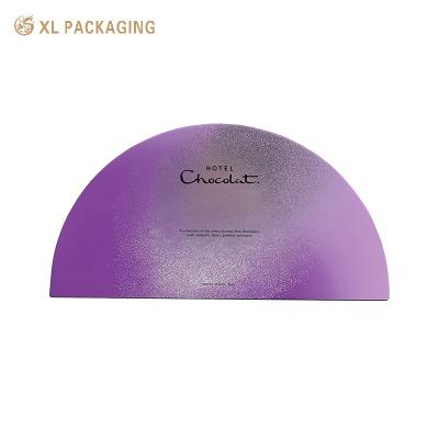 China Gepersonaliseerde half ronde papieren cadeaubon met invoegbare recycleerbare starre dozen met gouden folie embossing mat laminaat glanzend Te koop