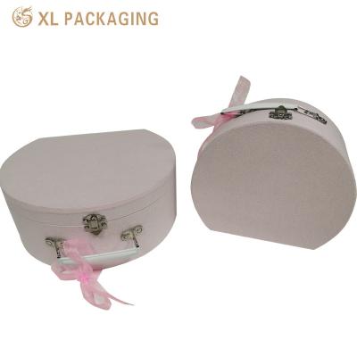 China 맞춤형 재활용용용 종이 향수 쿠키 포장 둥근 종이 가방 금속 손잡이가 있는 박스 케이스 for sale