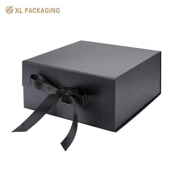Luxury Foldable Magnetic Closure Foldable Paper Boxes , Embossed Gift Boxes With Ribbon Eco-Friendly and Customizable