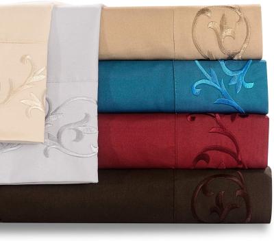 Cina Pronto per la spedizione Luxury Scroll Fiori Ricamo Lenzuola in microfibra morbida spazzolata in vendita
