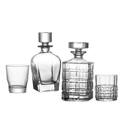 China Whiskey Decanter Aerator – 710ml Crystal Oxygenating Carafe for Bulk Wholesale & Custom Branding for sale