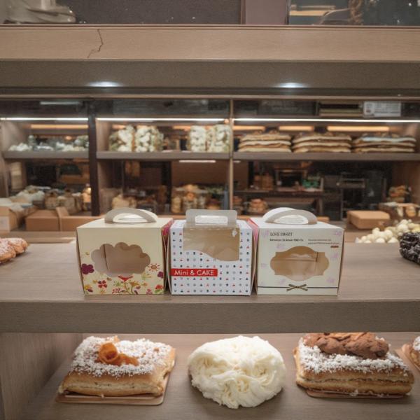 Quality Biodegradable Dessert Packing Carton Box Pastry Box Paper Cake Packaging With for sale