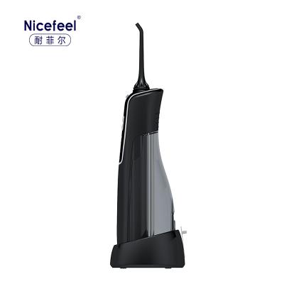 China Het draadloze Draagbare Tandwater Flosser van 30-100psi met het Draadloze Laden Te koop