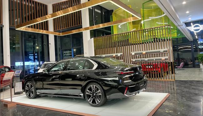 Interior view of steel structure car showroom