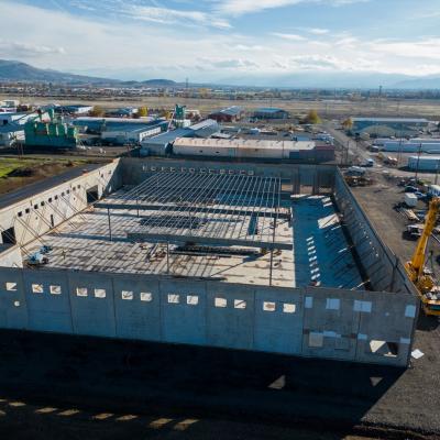 China Quick Install Pre Engineered Steel Workshop Building with Heat Insulation Roof for sale