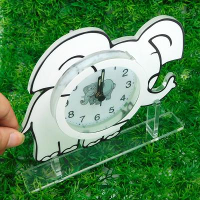 Cina Hot Sale Customized Acrylic Clock CNC cutting table clock desk clock student clock in vendita