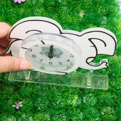 Cina Movimento silenzioso a pile di spazzata della sveglia leggera di anime in vendita