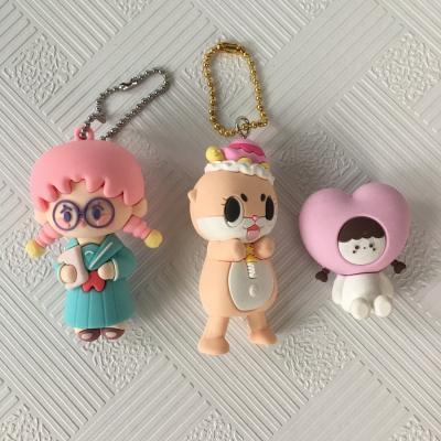 Cina Gli incanti morbidi del personaggio dei cartoni animati del PVC 3D del ODM dell'OEM scintillano stampando i regali dell'ornamento in vendita