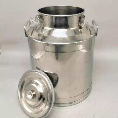 Cina 70L che ruggine Olive Oil Stainless Steel Milk non possa ha sigillato i barilotti dei secchi con il rubinetto in vendita
