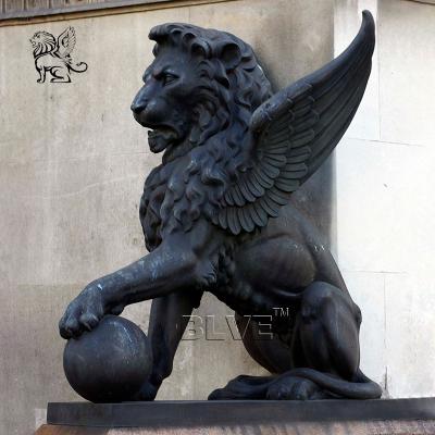 Китай Bronze Winged Lion Statue Brass Big Animal Sculpture Metal Antique Large Size Outdoor Garden Park Decorative продается