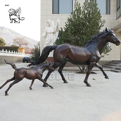 Китай Bronze Horse And Foal Statue Brass Copper Life Size Animal Sculpture Large Decoration Garden Outdoor продается