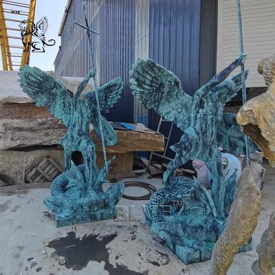 China Bronze St Michael Statues Life Size Metal Religious Angel Saint Archangel Sculpture Antique Outdoor en venta