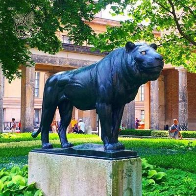 China Escultura de estatua de tigre de bronce de tamaño natural, cobre, latón, estatuas de animales grandes para exteriores, decoración de jardín, personalizada en venta