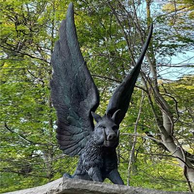 China Escultura de jabalí de bronce Alas de metal Estatua de cerdo volador Gran decoración de edificios Estilo europeo al aire libre en venta