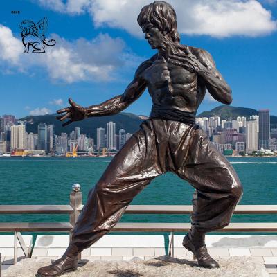 China Decoración al aire libre famosa Bruce Lee Statue Chinese Kung Fu de la escultura de bronce de la superestrella de BLVE en venta