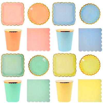 Cina Piatto di carta a 7 pollici di colore di Pantone di immaginazione per le nozze in vendita