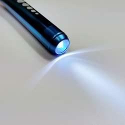 Cina L'allievo medico professionale della luce di Pen dell'infermiere di nuovo arrivo ha condotto lo strumento diagnostico medico portatile il LED PenLight di Penlight in vendita